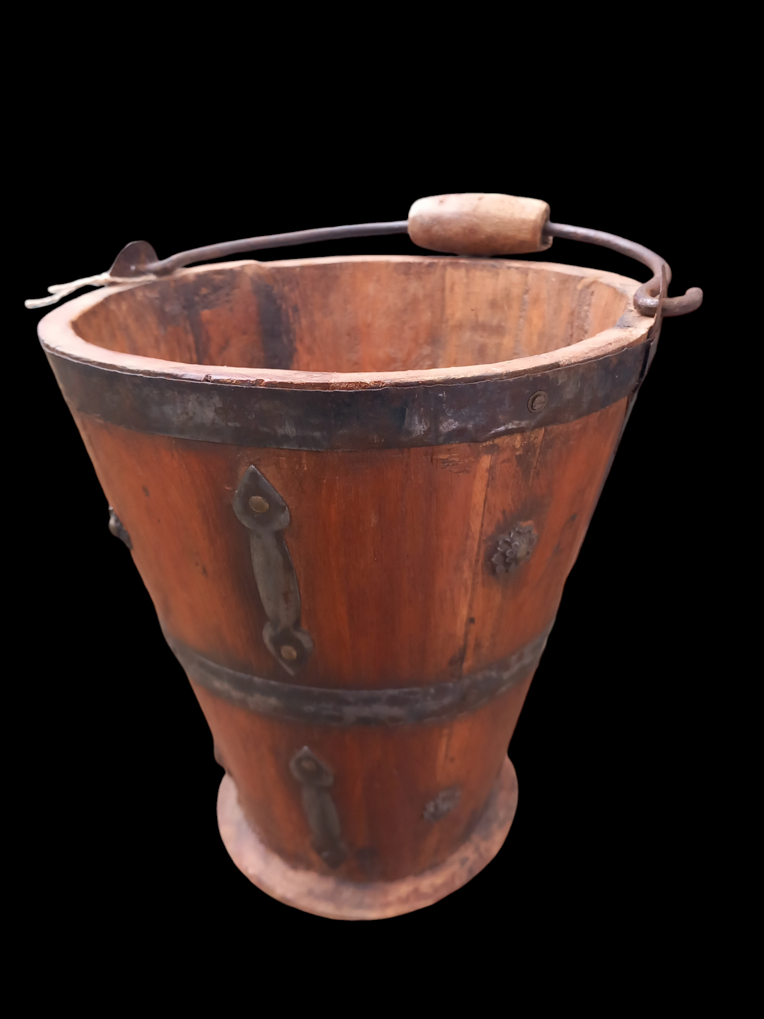 Rustic wooden pail | Woodside Garden